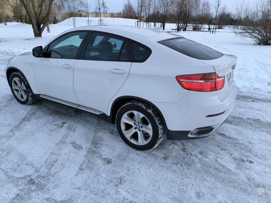 White BMW X6 2011 in Panevezys, with an engine capacity of 2.98 L and mileage of 260 thousand km for 12212 €, photo 9 on AUTOMOTO.COM.LV