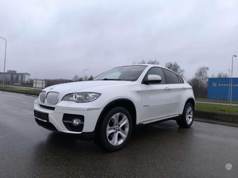 White BMW X6 2011 in Panevezys, with an engine capacity of 2.99 L and mileage of 244 thousand km for 11600 €, photo 1 on AUTOMOTO.COM.LV