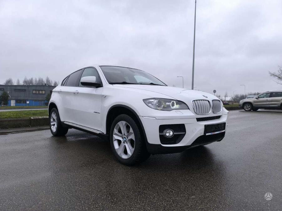 White BMW X6 2011 in Panevezys, with an engine capacity of 2.99 L and mileage of 244 thousand km for 11600 €, photo 3 on AUTOMOTO.COM.LV