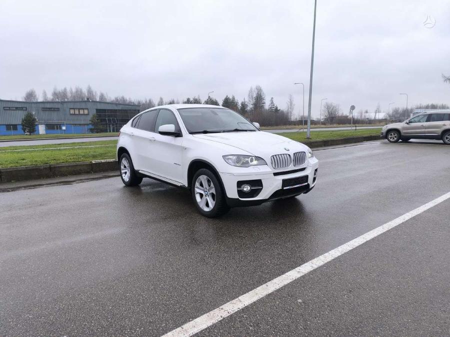 White BMW X6 2011 in Panevezys, with an engine capacity of 2.99 L and mileage of 244 thousand km for 11600 €, photo 4 on AUTOMOTO.COM.LV