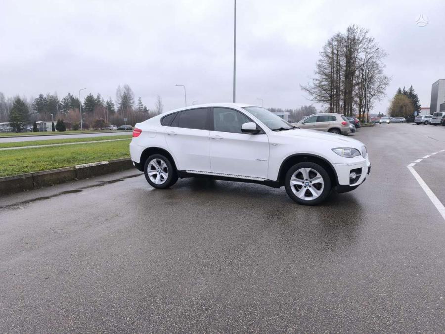 White BMW X6 2011 in Panevezys, with an engine capacity of 2.99 L and mileage of 244 thousand km for 11600 €, photo 5 on AUTOMOTO.COM.LV