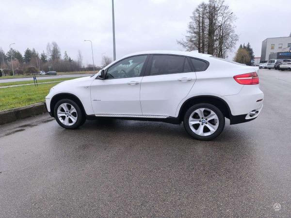 White BMW X6 2011 in Panevezys, with an engine capacity of 2.99 L and mileage of 244 thousand km for 11600 €, photo 6 on AUTOMOTO.COM.LV