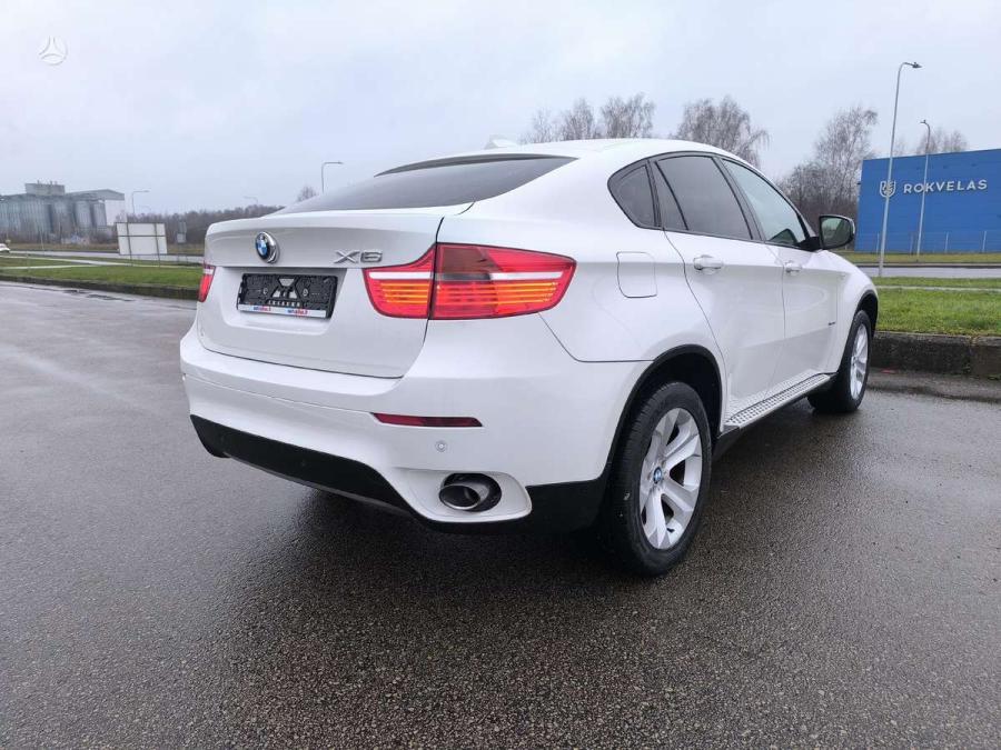 White BMW X6 2011 in Panevezys, with an engine capacity of 2.99 L and mileage of 244 thousand km for 11600 €, photo 7 on AUTOMOTO.COM.LV
