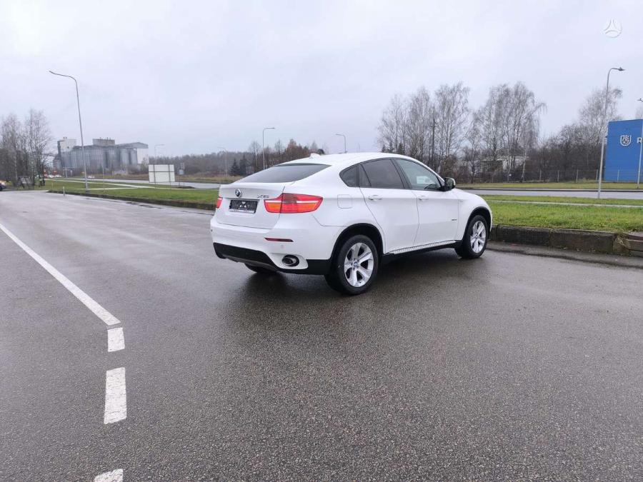 White BMW X6 2011 in Panevezys, with an engine capacity of 2.99 L and mileage of 244 thousand km for 11600 €, photo 8 on AUTOMOTO.COM.LV