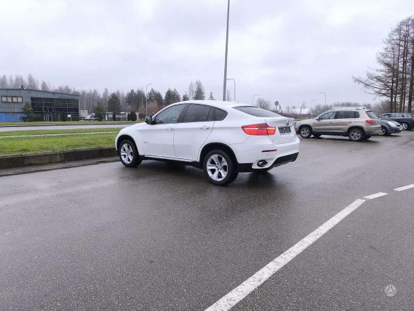 White BMW X6 2011 in Panevezys, with an engine capacity of 2.99 L and mileage of 244 thousand km for 11600 €, photo 10 on AUTOMOTO.COM.LV
