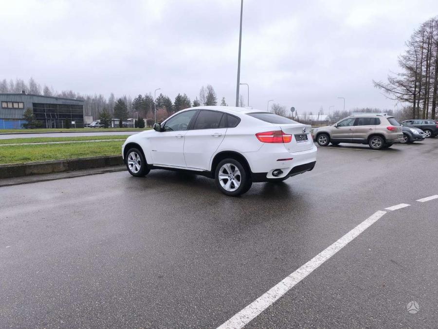 White BMW X6 2011 in Panevezys, with an engine capacity of 2.99 L and mileage of 244 thousand km for 11600 €, photo 10 on AUTOMOTO.COM.LV