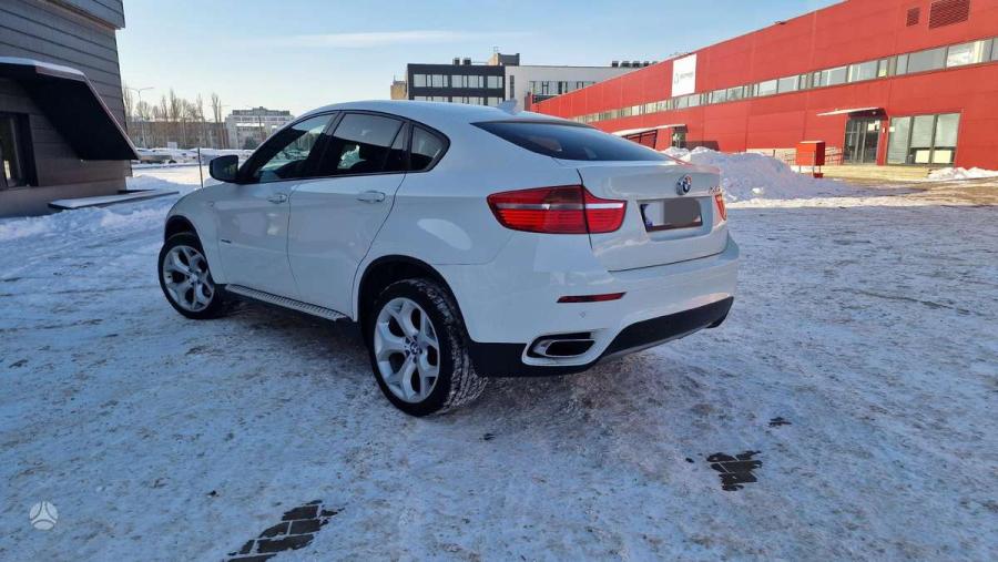 White BMW X6 2011 in Kaunas, with an engine capacity of 2.99 L and mileage of 324 thousand km for 13999 €, photo 3 on AUTOMOTO.COM.LV