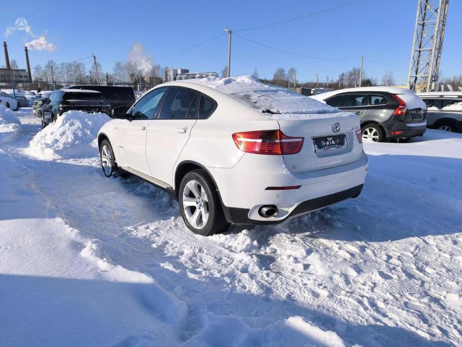 White BMW X6 2011 in Panevezys, with an engine capacity of 3.00 L and mileage of 244 thousand km for 11600 €, photo 3 on AUTOMOTO.COM.LV