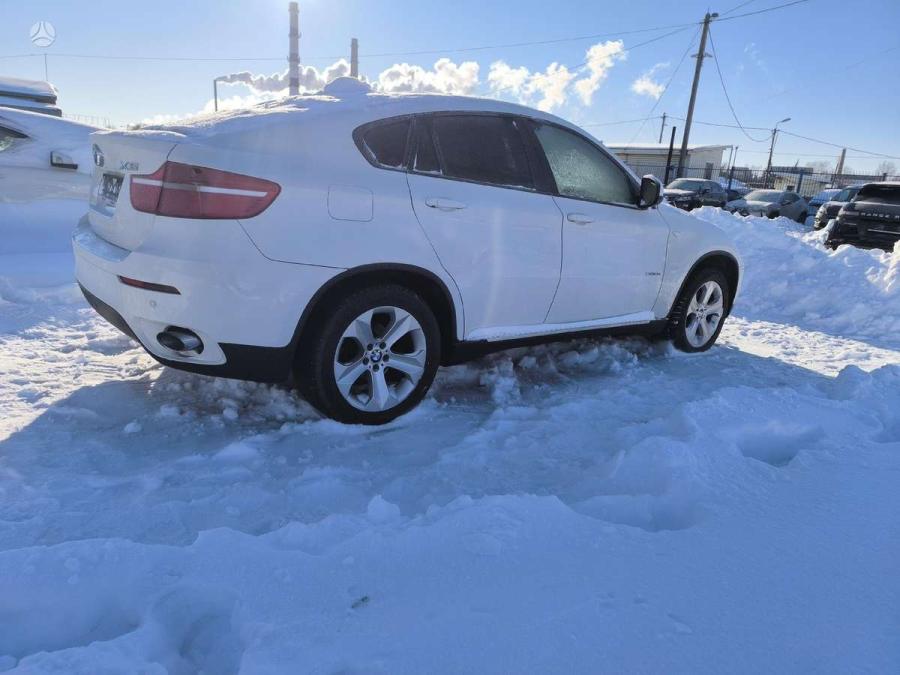 White BMW X6 2011 in Panevezys, with an engine capacity of 3.00 L and mileage of 244 thousand km for 11600 €, photo 4 on AUTOMOTO.COM.LV