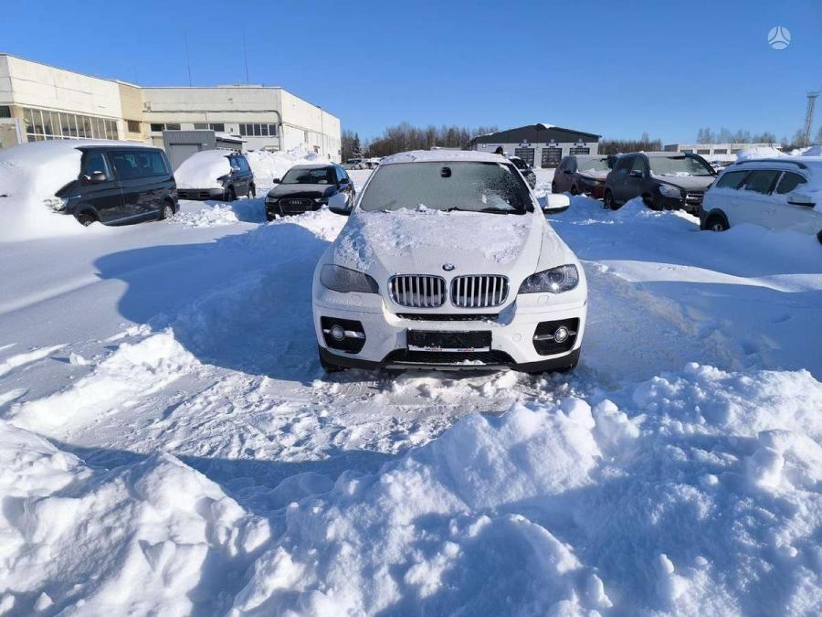 White BMW X6 2011 in Panevezys, with an engine capacity of 3.00 L and mileage of 244 thousand km for 11600 €, photo 5 on AUTOMOTO.COM.LV