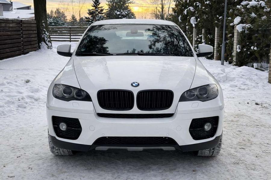 White BMW X6 2011 in Vilnius, with an engine capacity of 2.99 L and mileage of 277 thousand km for 12500 €, photo 2 on AUTOMOTO.COM.LV