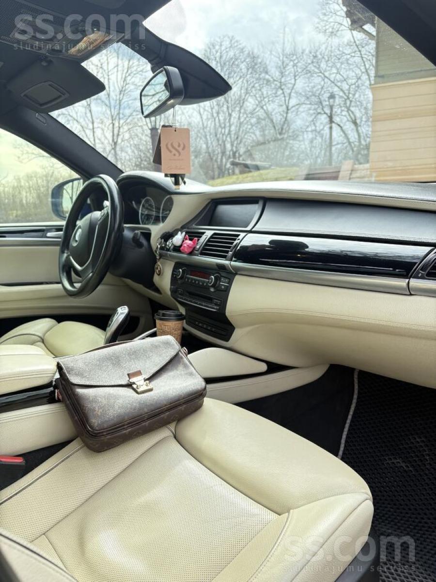 Balts BMW X6 2011 Kuldīga, ar dzinēja tilpumu 3.00 L un nobraukumu 0 tūkst. km par 14995 €, foto 25 vietnē AUTOMOTO.COM.LV
