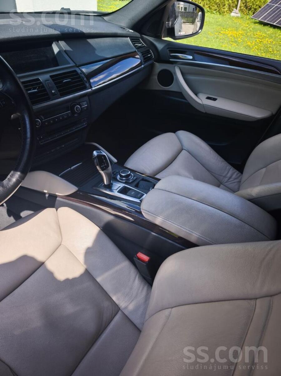 White BMW X6 2011 in Riga, with an engine capacity of 3.00 L and mileage of 205 thousand km for 13299 €, photo 11 on AUTOMOTO.COM.LV