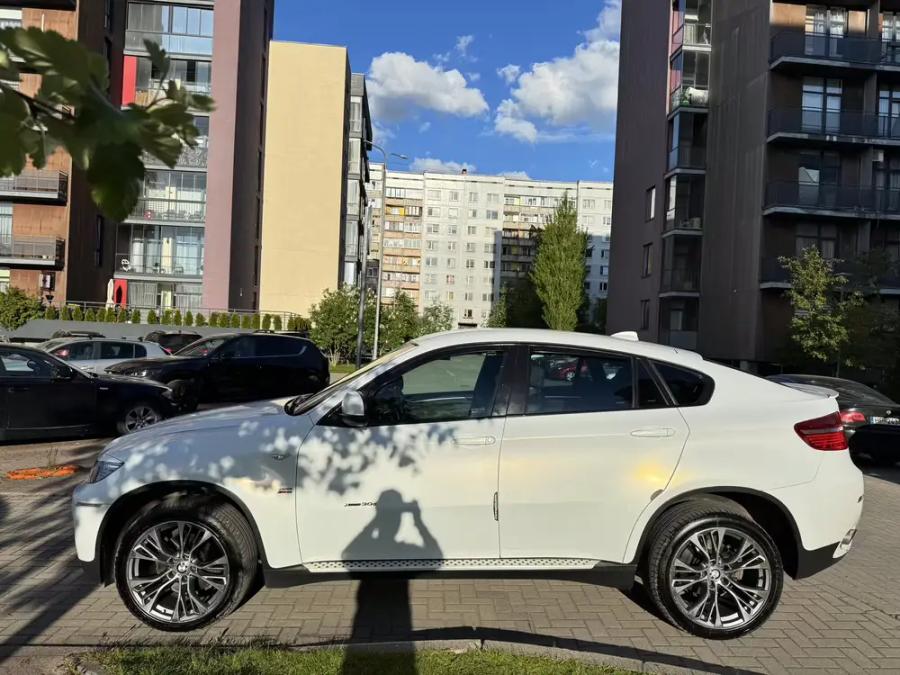 White BMW X6 2011 in Riga, with an engine capacity of 3.00 L and mileage of 235 thousand km for 11990 €, photo 3 on AUTOMOTO.COM.LV