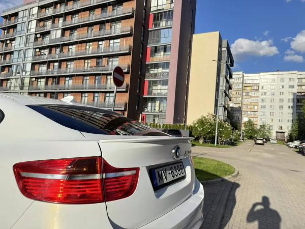 White BMW X6 2011 in Riga, with an engine capacity of 3.00 L and mileage of 235 thousand km for 11990 €, photo 5 on AUTOMOTO.COM.LV