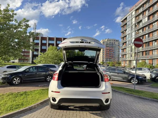 White BMW X6 2011 in Riga, with an engine capacity of 3.00 L and mileage of 235 thousand km for 11990 €, photo 6 on AUTOMOTO.COM.LV