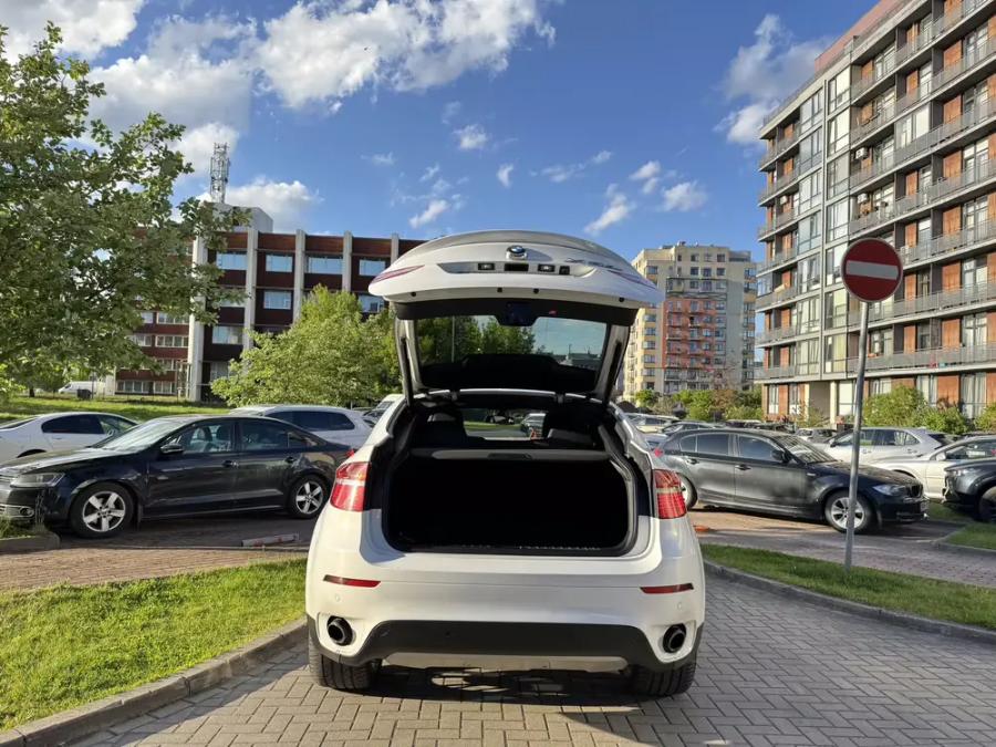 White BMW X6 2011 in Riga, with an engine capacity of 3.00 L and mileage of 235 thousand km for 11990 €, photo 7 on AUTOMOTO.COM.LV