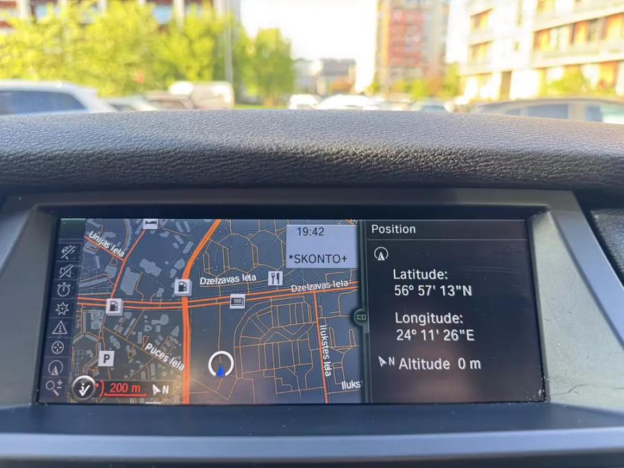 White BMW X6 2011 in Riga, with an engine capacity of 3.00 L and mileage of 235 thousand km for 11990 €, photo 14 on AUTOMOTO.COM.LV
