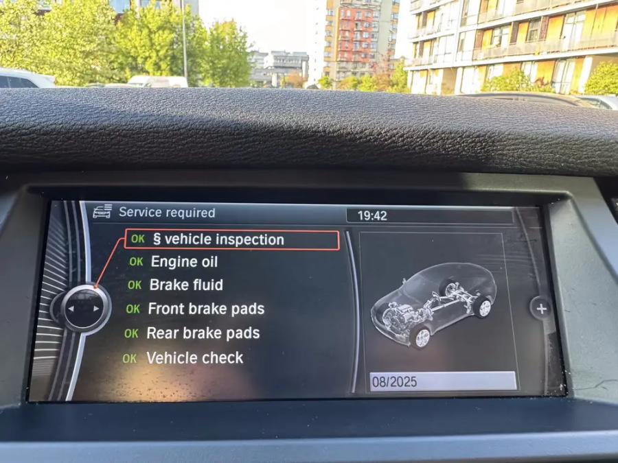 White BMW X6 2011 in Riga, with an engine capacity of 3.00 L and mileage of 235 thousand km for 11990 €, photo 17 on AUTOMOTO.COM.LV