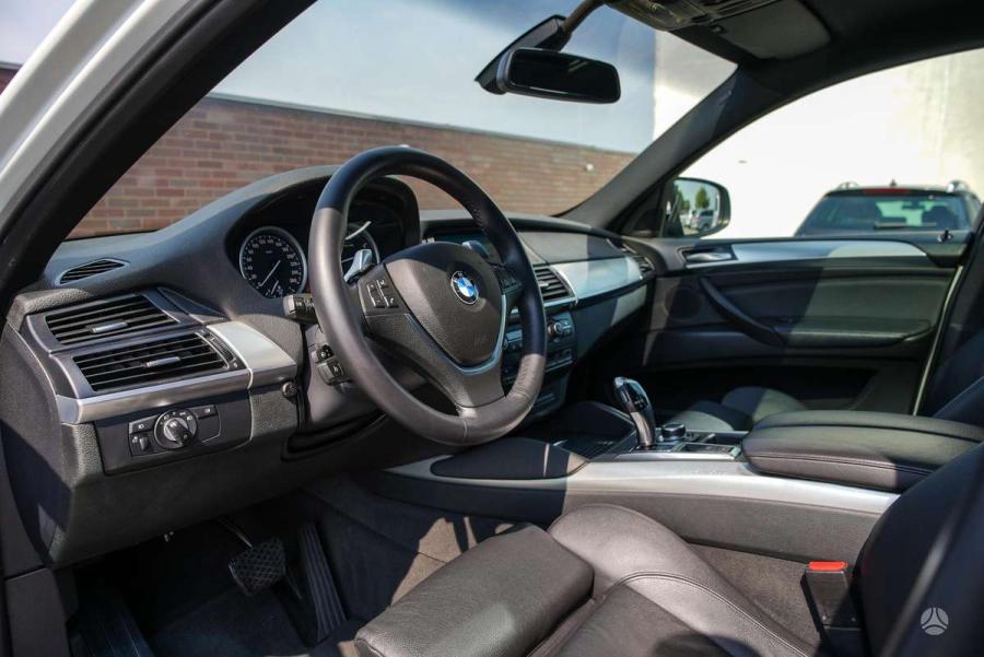 White BMW X6 2011 in Marijampole, with an engine capacity of 2.99 L and mileage of 283 thousand km for 11950 €, photo 29 on AUTOMOTO.COM.LV