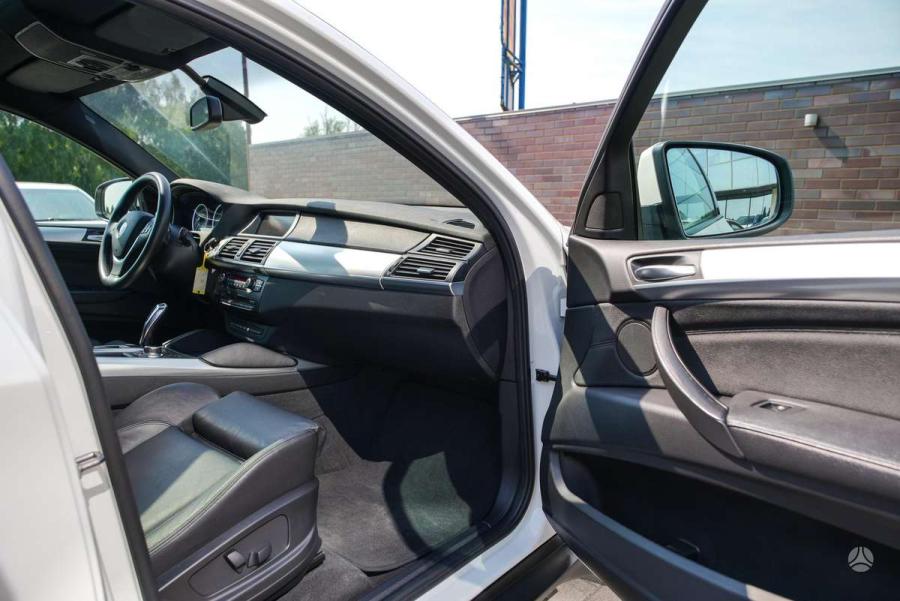 White BMW X6 2011 in Marijampole, with an engine capacity of 2.99 L and mileage of 283 thousand km for 11950 €, photo 39 on AUTOMOTO.COM.LV