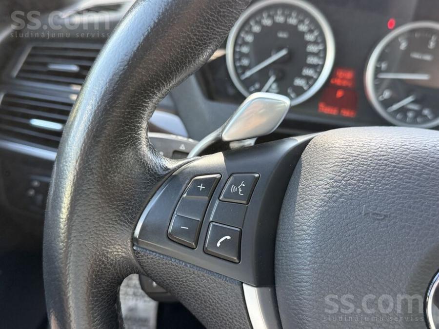 White BMW X6 2011 in Riga, with an engine capacity of 3.00 L and mileage of 312 thousand km for 11500 €, photo 15 on AUTOMOTO.COM.LV