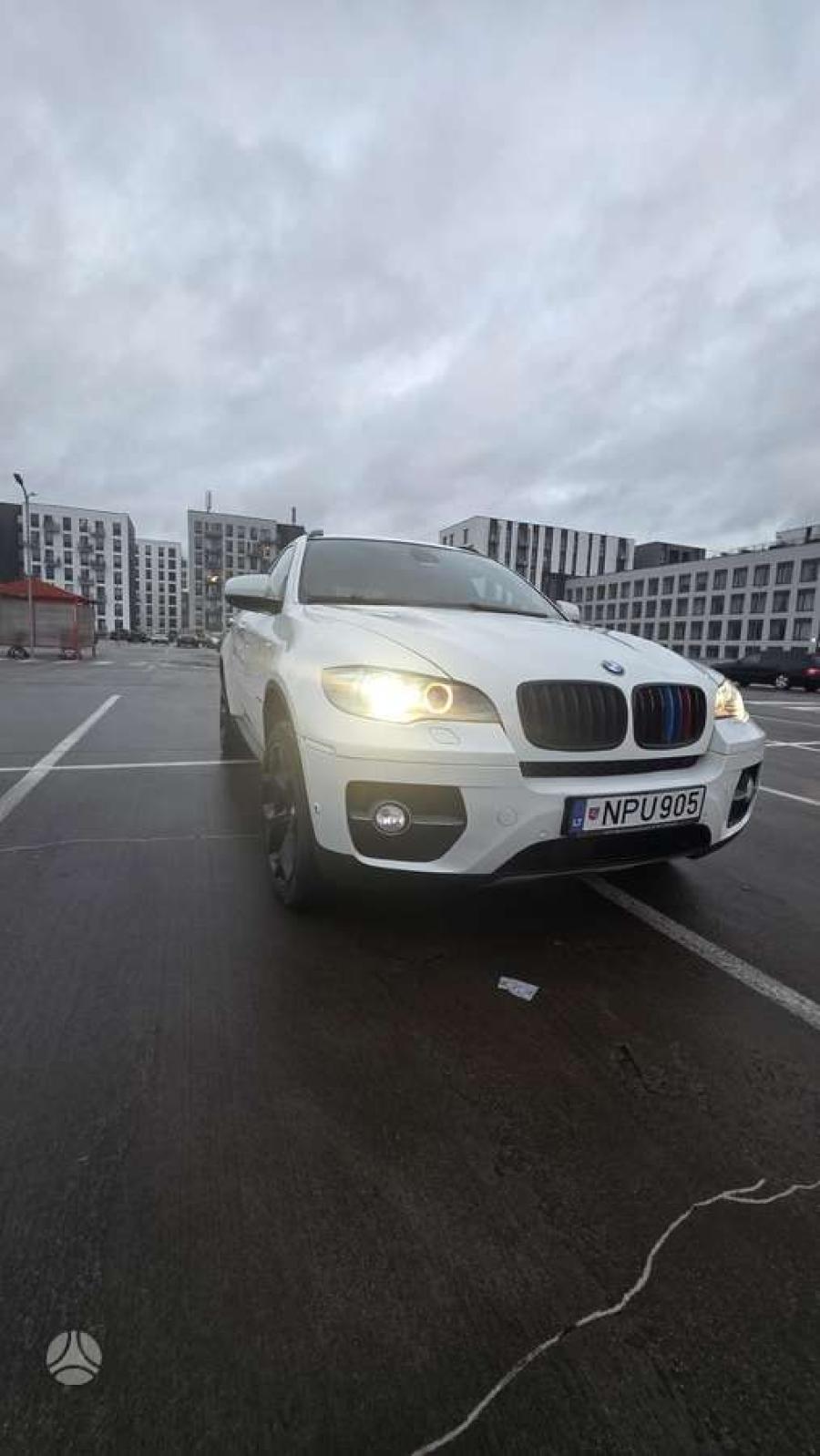 White BMW X6 2012 in Vilnius, with an engine capacity of 2.99 L and mileage of 160 thousand km for 17900 €, photo 1 on AUTOMOTO.COM.LV