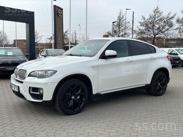 White BMW X6 2012 in Liepaja, with an engine capacity of 3.00 L and mileage of 312 thousand km for 11900 €, photo 1 on AUTOMOTO.COM.LV