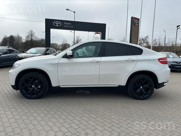 White BMW X6 2012 in Liepaja, with an engine capacity of 3.00 L and mileage of 312 thousand km for 11900 €, photo 2 on AUTOMOTO.COM.LV