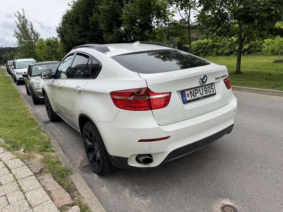White BMW X6 2012 in Vilnius, with an engine capacity of 2.99 L and mileage of 160 thousand km for 13900 €, photo 5 on AUTOMOTO.COM.LV
