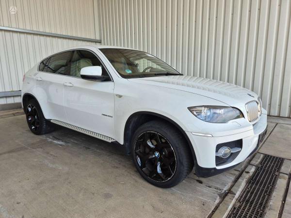 White BMW X6 2012 in Vilnius, with an engine capacity of 2.99 L and mileage of 167 thousand km for 13950 €, photo 1 on AUTOMOTO.COM.LV