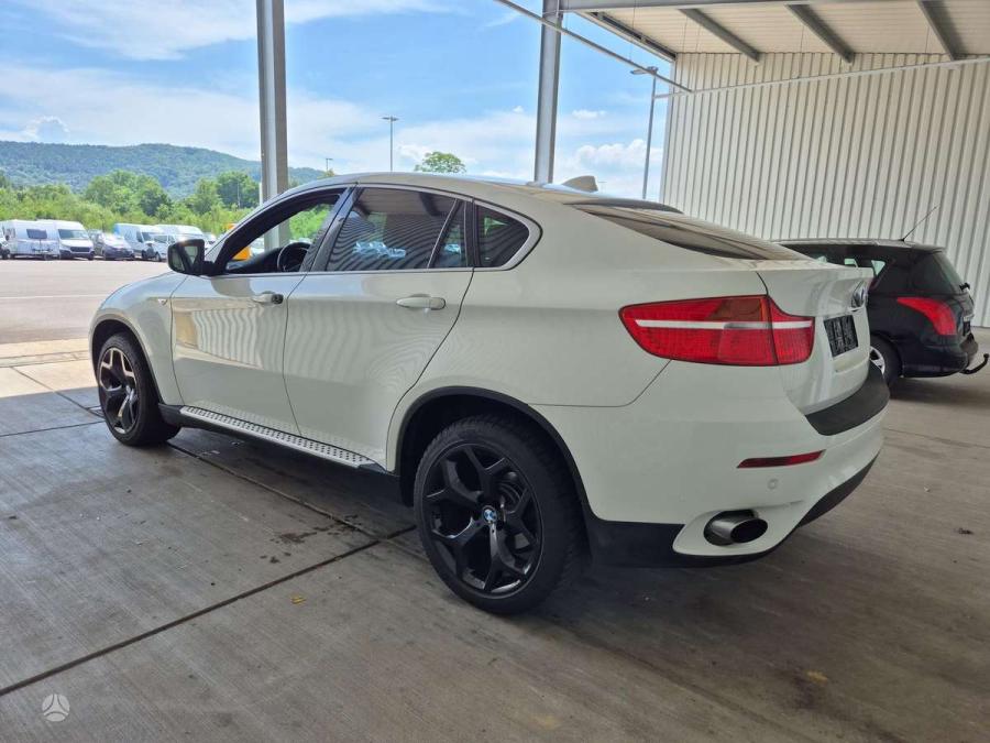 White BMW X6 2012 in Vilnius, with an engine capacity of 2.99 L and mileage of 167 thousand km for 13950 €, photo 4 on AUTOMOTO.COM.LV