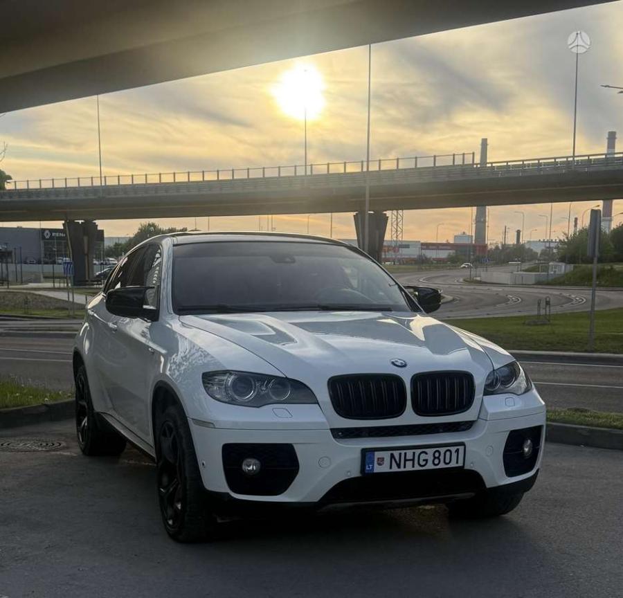 White BMW X6 2012 in Klaipeda, with an engine capacity of 4.40 L and mileage of 340 thousand km for 10999 €, photo 1 on AUTOMOTO.COM.LV