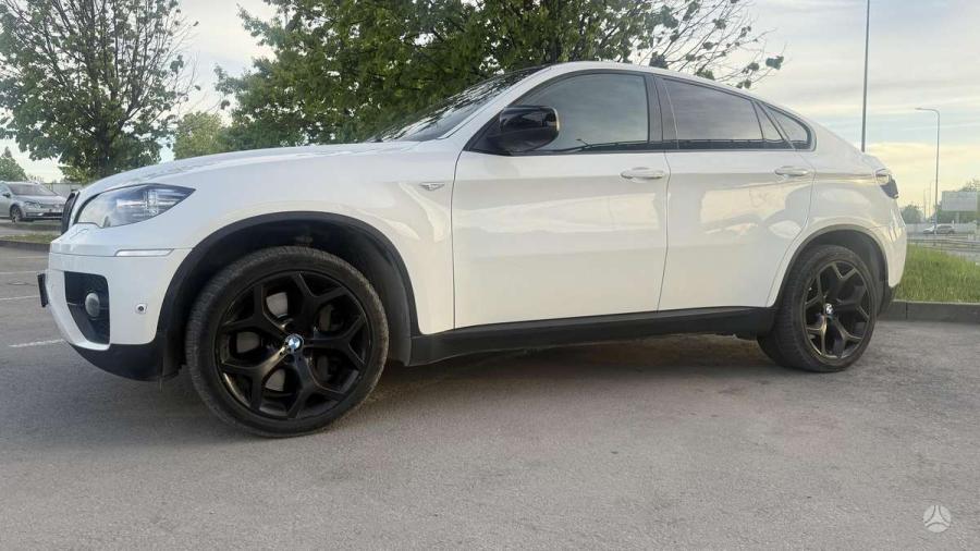 White BMW X6 2012 in Klaipeda, with an engine capacity of 4.40 L and mileage of 340 thousand km for 10999 €, photo 8 on AUTOMOTO.COM.LV