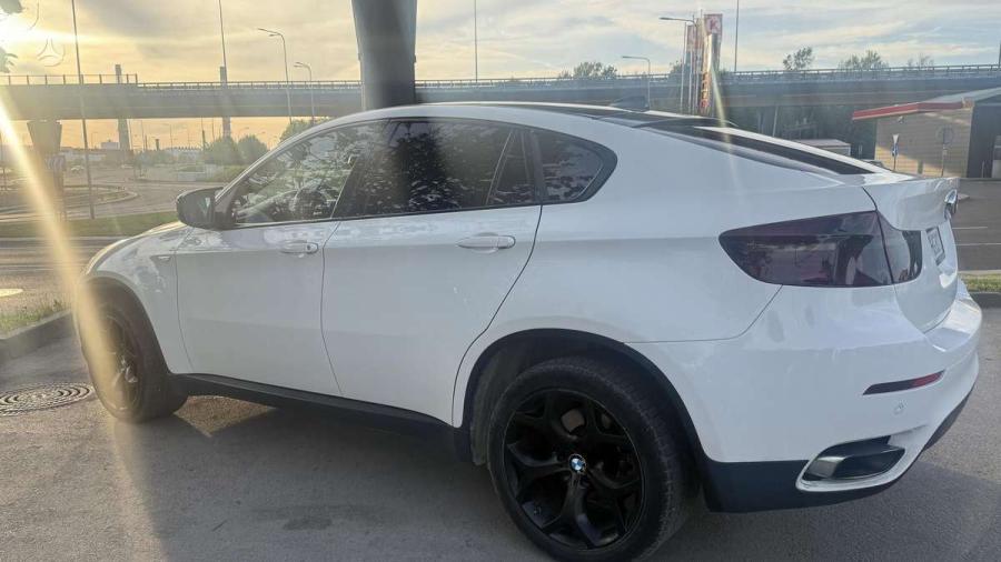 White BMW X6 2012 in Klaipeda, with an engine capacity of 4.40 L and mileage of 340 thousand km for 10999 €, photo 12 on AUTOMOTO.COM.LV