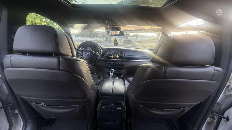 White BMW X6 2012 in Klaipeda, with an engine capacity of 4.40 L and mileage of 340 thousand km for 10999 €, photo 16 on AUTOMOTO.COM.LV