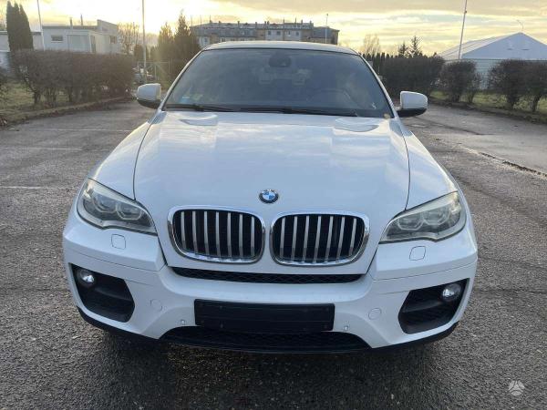 White BMW X6 2013 in Panevezys, with an engine capacity of 2.99 L and mileage of 271 thousand km for 12800 €, photo 2 on AUTOMOTO.COM.LV