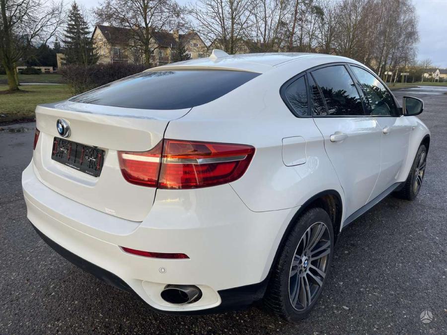 White BMW X6 2013 in Panevezys, with an engine capacity of 2.99 L and mileage of 271 thousand km for 12800 €, photo 5 on AUTOMOTO.COM.LV