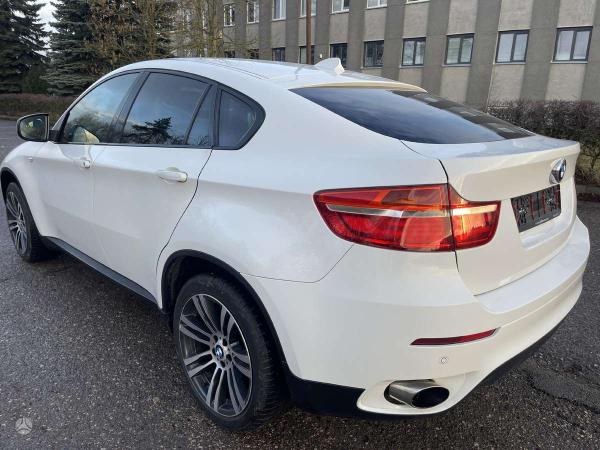 White BMW X6 2013 in Panevezys, with an engine capacity of 2.99 L and mileage of 271 thousand km for 12800 €, photo 7 on AUTOMOTO.COM.LV
