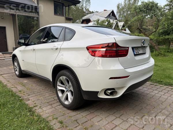 White BMW X6 2014 in Riga, with an engine capacity of 3.00 L and mileage of 181 thousand km for 16500 €, photo 2 on AUTOMOTO.COM.LV