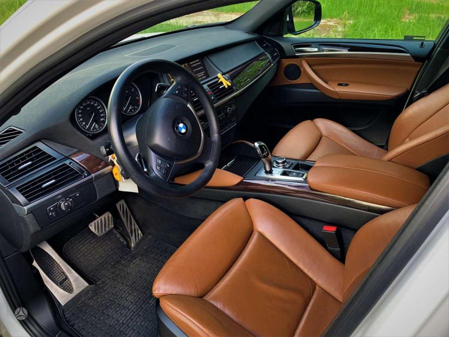White BMW X6 2014 in Vilnius, with an engine capacity of 2.99 L and mileage of 289 thousand km for 15900 €, photo 11 on AUTOMOTO.COM.LV