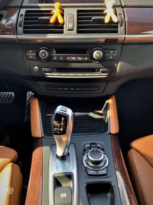 White BMW X6 2014 in Vilnius, with an engine capacity of 2.99 L and mileage of 289 thousand km for 15900 €, photo 12 on AUTOMOTO.COM.LV