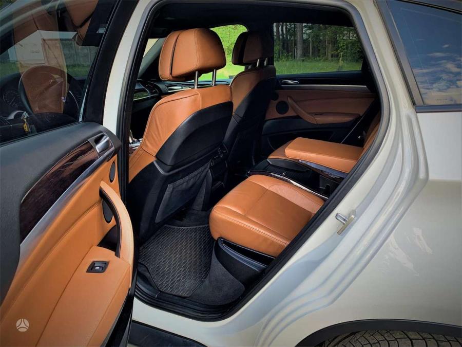 White BMW X6 2014 in Vilnius, with an engine capacity of 2.99 L and mileage of 289 thousand km for 15900 €, photo 14 on AUTOMOTO.COM.LV