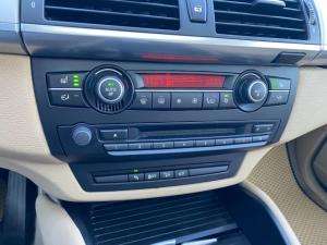 White BMW X6 2014 in Riga, with an engine capacity of 3.00 L and mileage of 142 thousand km for 20950 €, photo 15 on AUTOMOTO.COM.LV