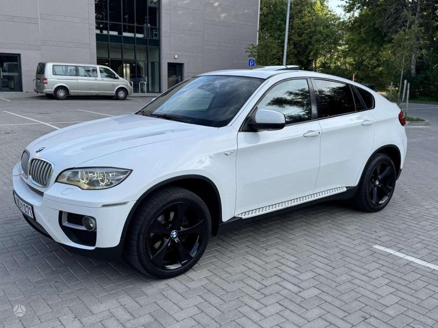 White BMW X6 2014 in Silute, with an engine capacity of 3.00 L and mileage of 278 thousand km for 14500 €, photo 1 on AUTOMOTO.COM.LV