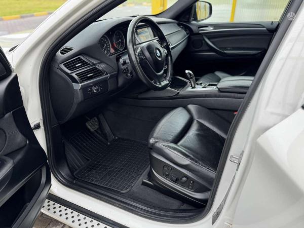 White BMW X6 2014 in Silute, with an engine capacity of 3.00 L and mileage of 278 thousand km for 14500 €, photo 9 on AUTOMOTO.COM.LV