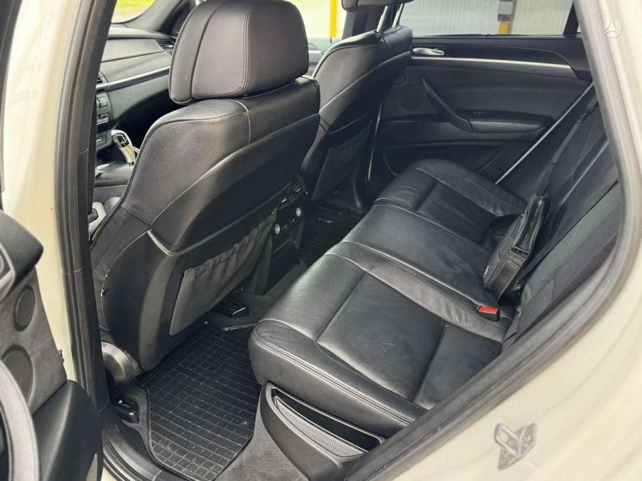 White BMW X6 2014 in Silute, with an engine capacity of 3.00 L and mileage of 278 thousand km for 14500 €, photo 11 on AUTOMOTO.COM.LV