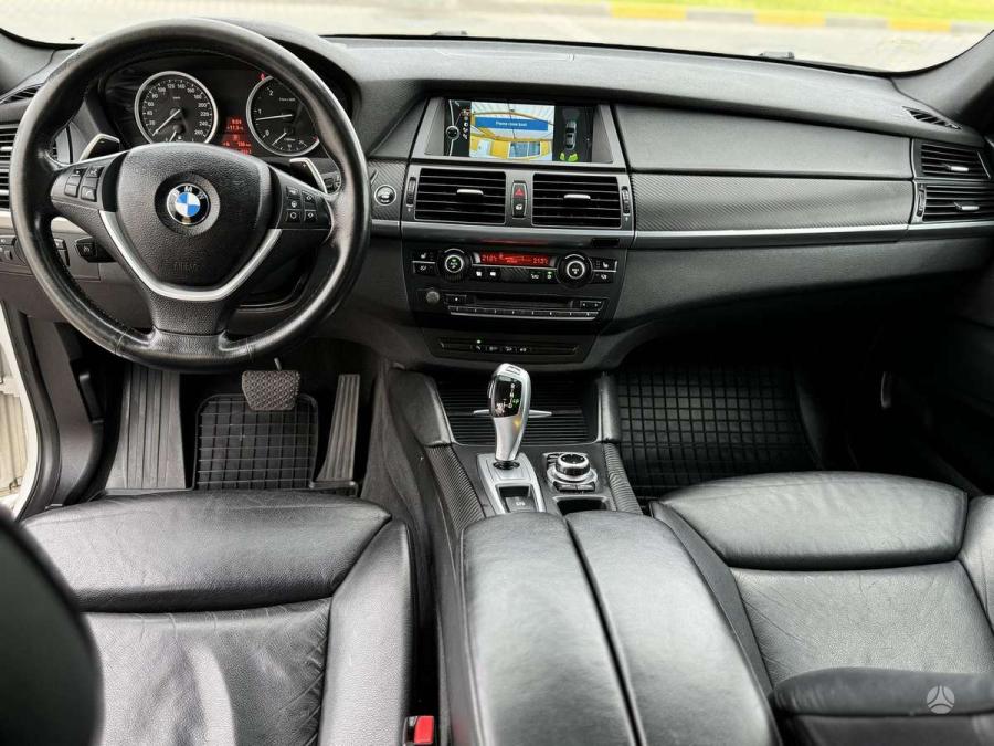 White BMW X6 2014 in Silute, with an engine capacity of 3.00 L and mileage of 278 thousand km for 14500 €, photo 12 on AUTOMOTO.COM.LV