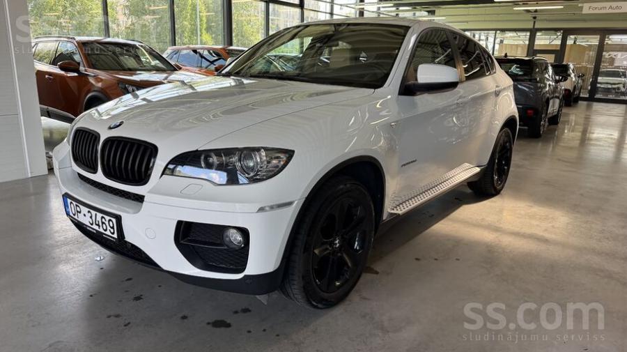 White BMW X6 2014 in Riga, with an engine capacity of 3.00 L and mileage of 231 thousand km for 12900 €, photo 1 on AUTOMOTO.COM.LV