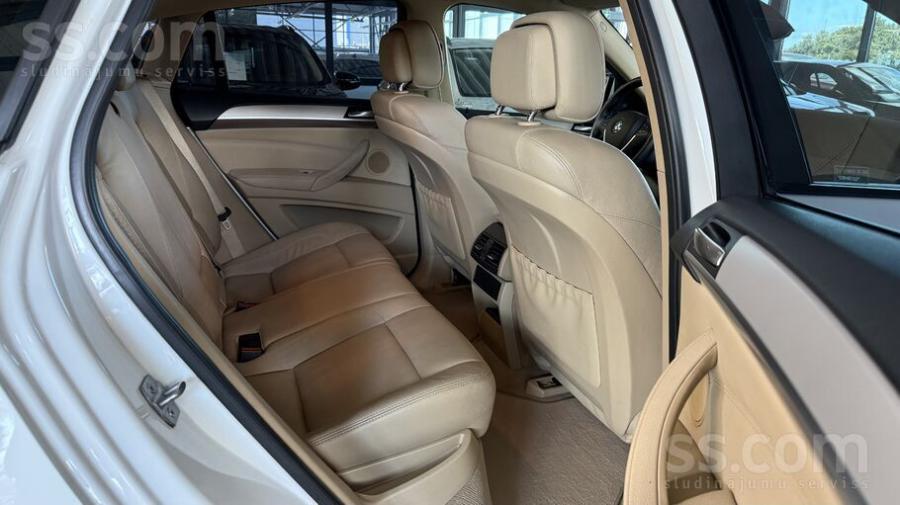 White BMW X6 2014 in Riga, with an engine capacity of 3.00 L and mileage of 231 thousand km for 12900 €, photo 17 on AUTOMOTO.COM.LV